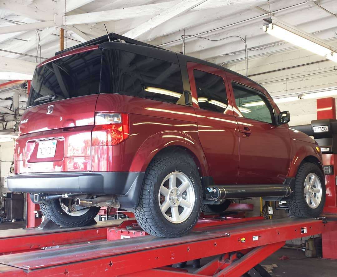 Honda Element Pressurized Solar Water Tanks that Double as Side Steps